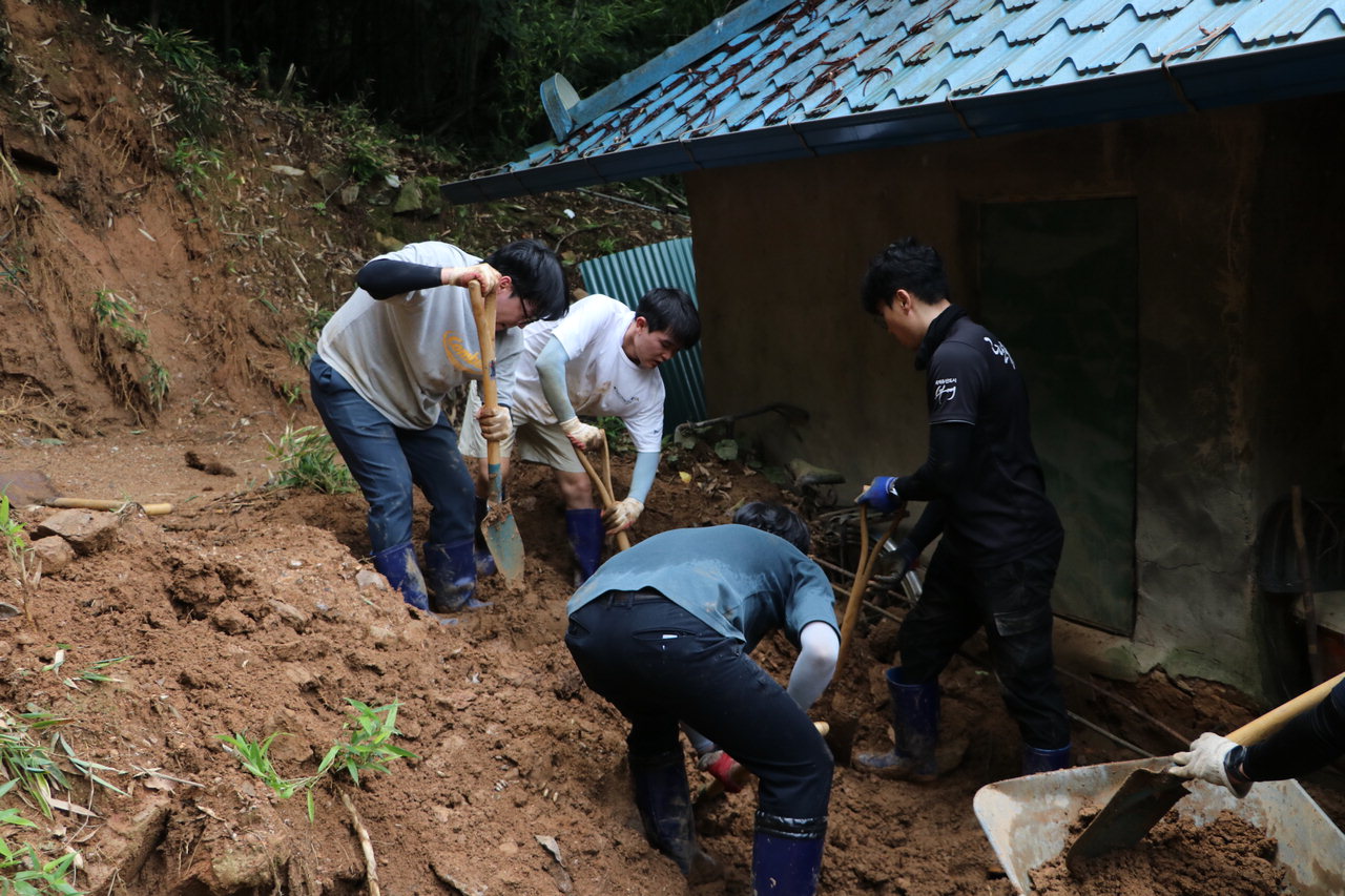 부여군 직원들 주말 반납… 수해복구에 '구슬땀'
