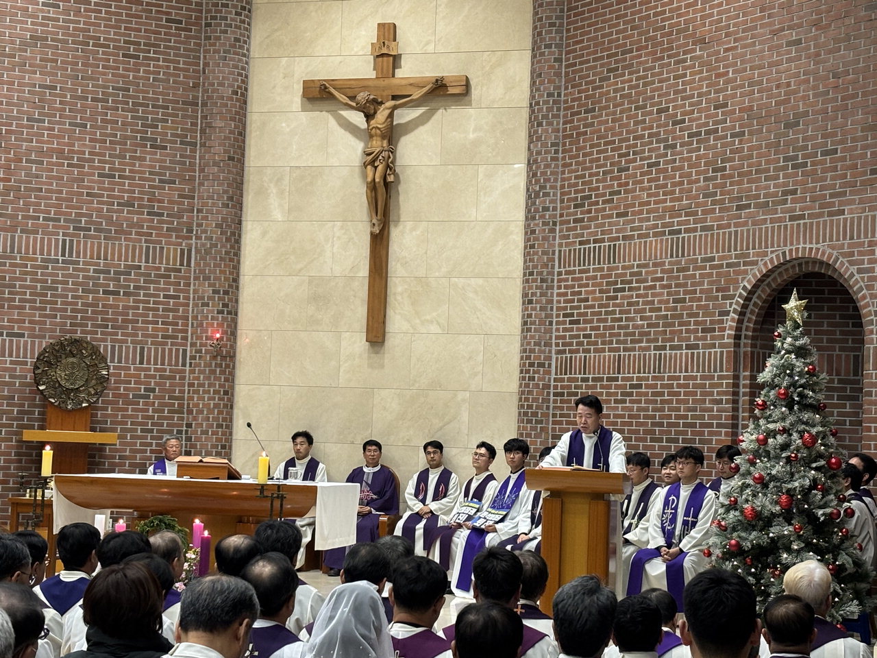 천주교 청주교구 "주권자인 국민에게 용서 구하라"