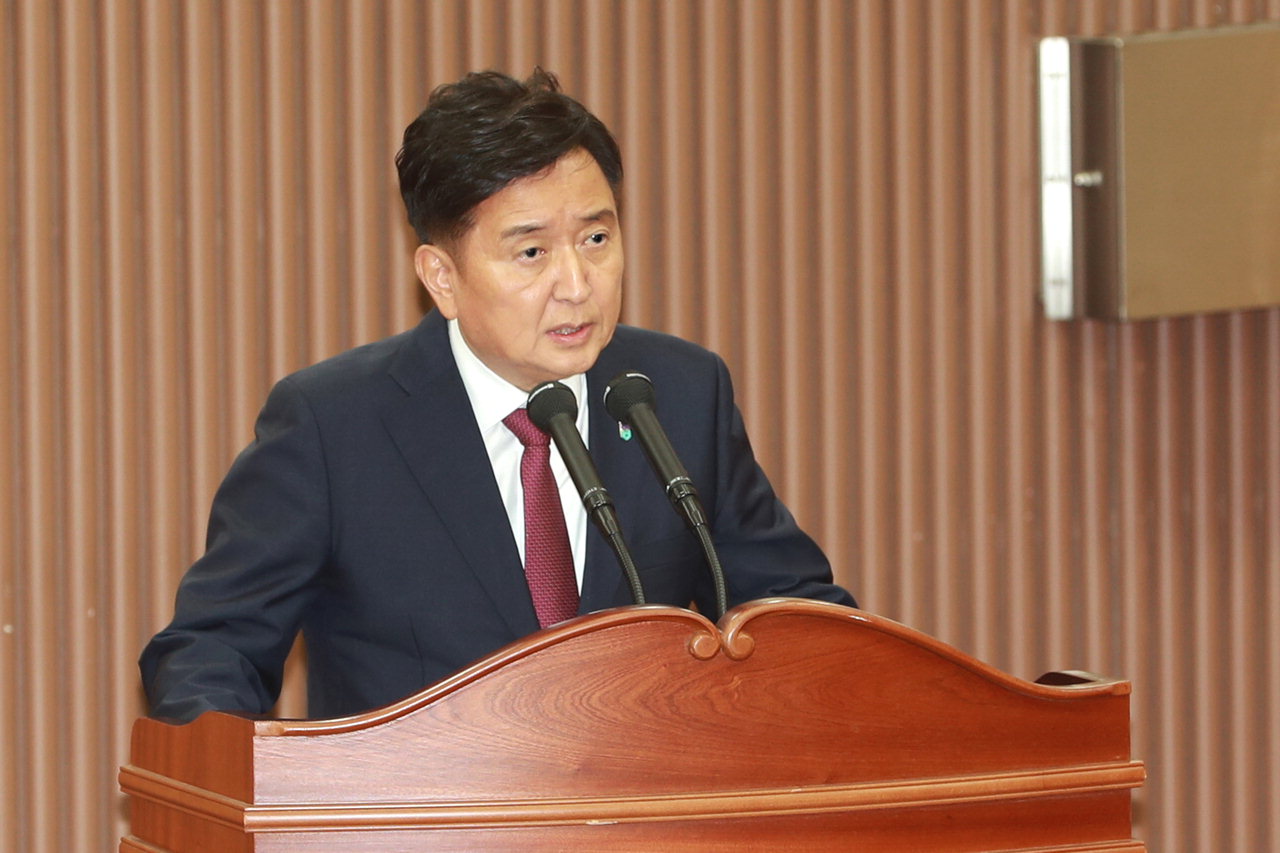 김영환 충북지사 "청남대 환경규제 획기적으로 개선해야"